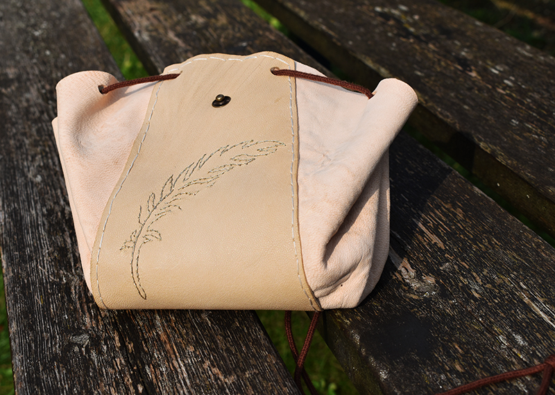 DIY : Bourse en cuir brodée - avec deux z